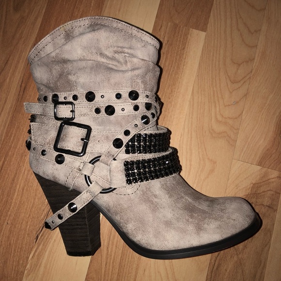 Daisy Fuentes | Shoes | Daisy Fuentes Vickie Western Bootie | Poshmark